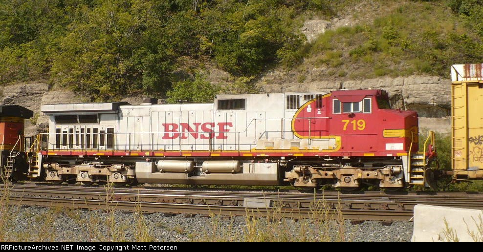 BNSF 719